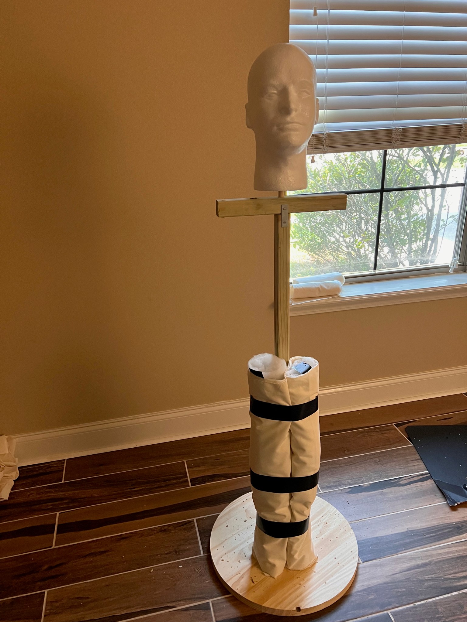DIY Life-Sized Mummy for Halloween – the thrift whisperer