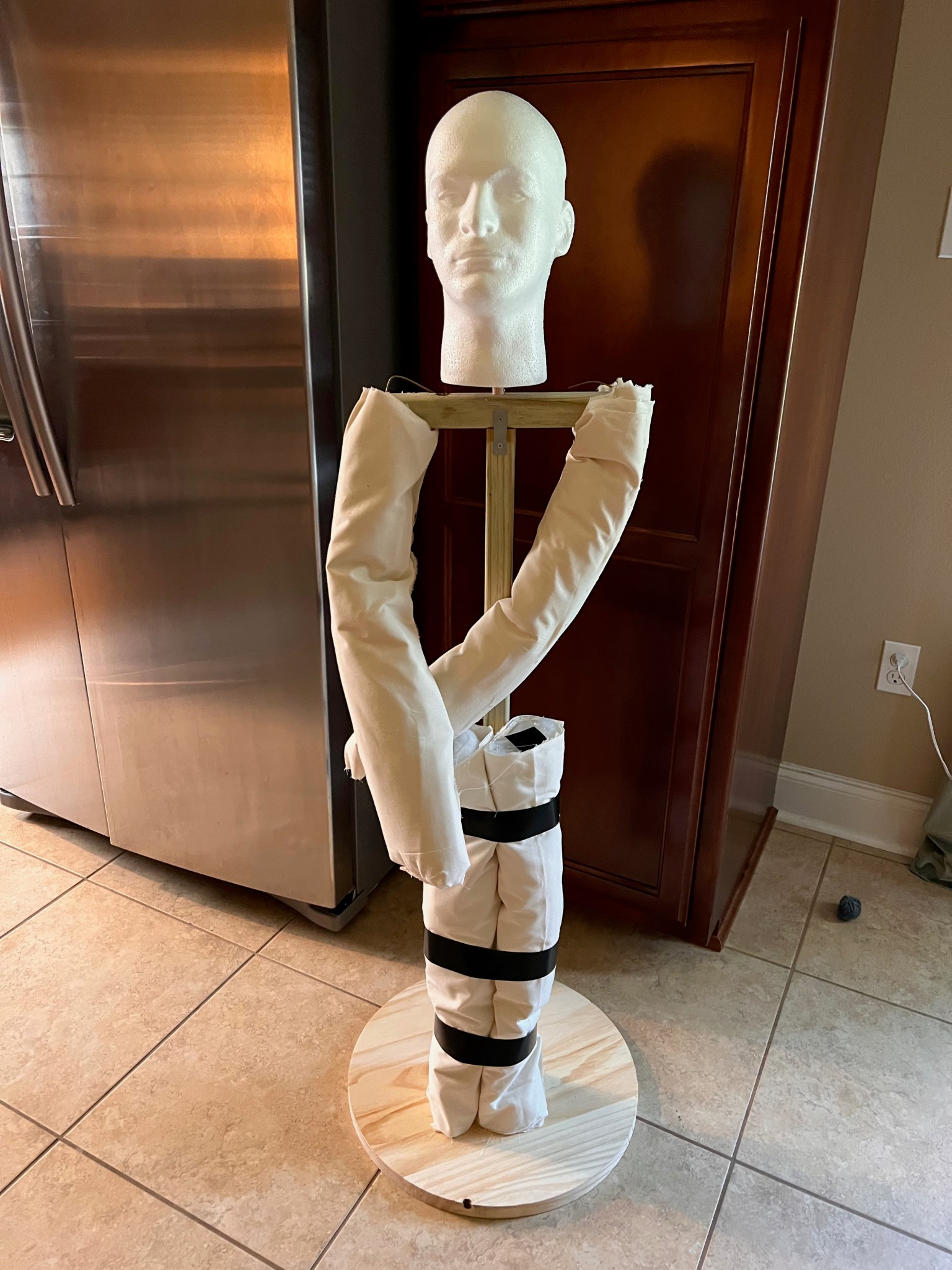 DIY Life-Sized Mummy for Halloween – the thrift whisperer
