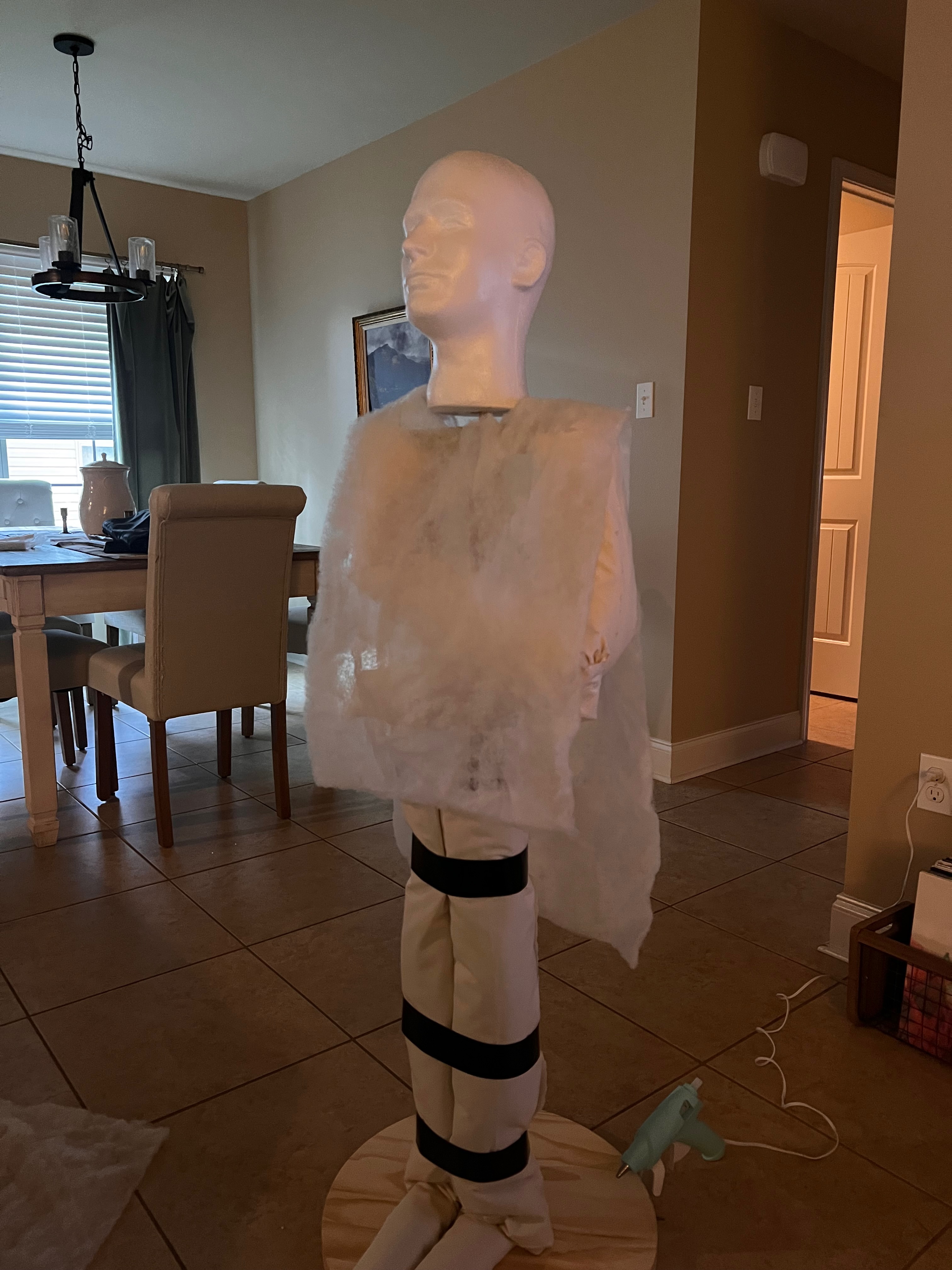 DIY Life-Sized Mummy for Halloween – the thrift whisperer
