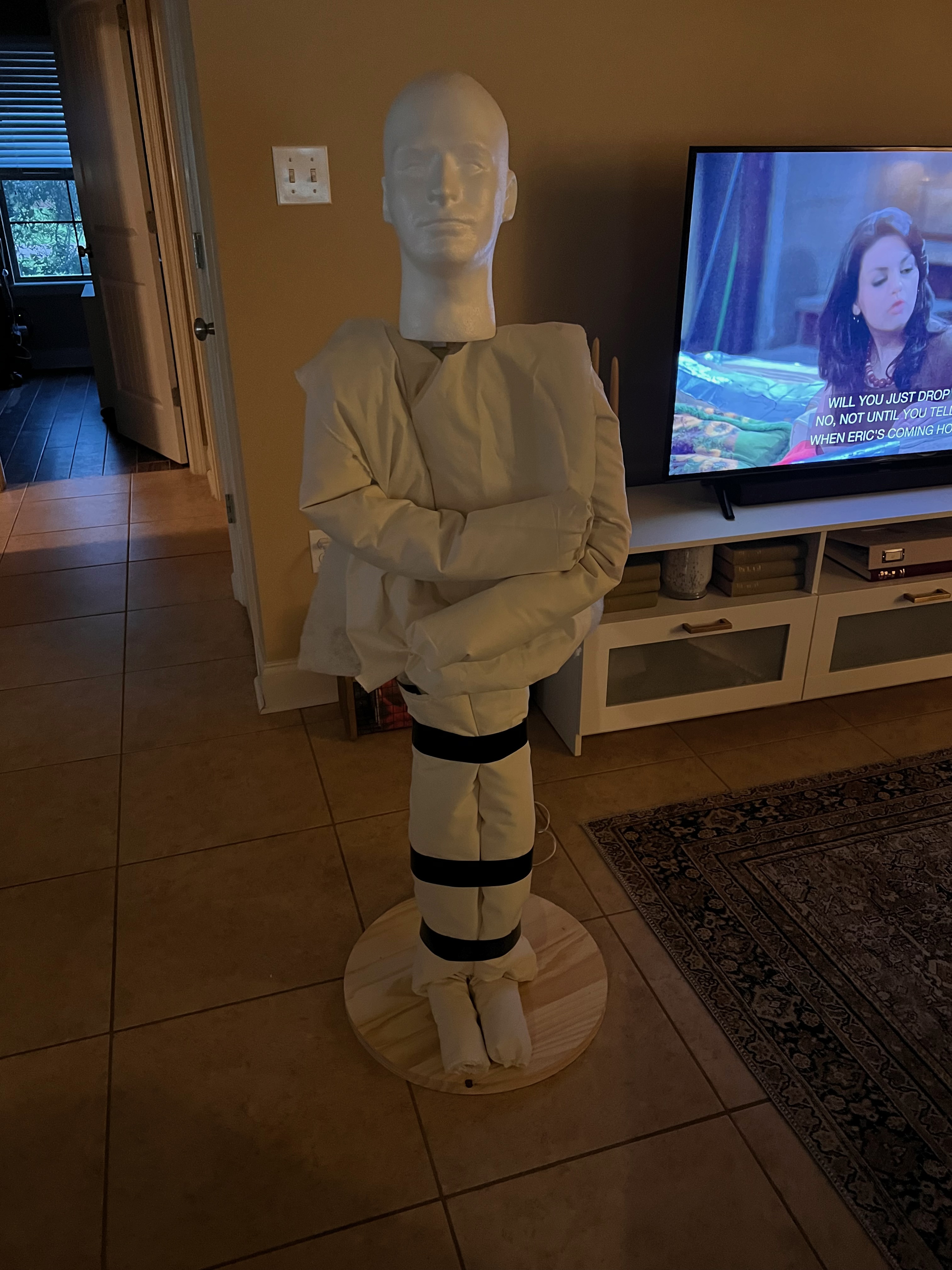 DIY Life-Sized Mummy for Halloween – the thrift whisperer