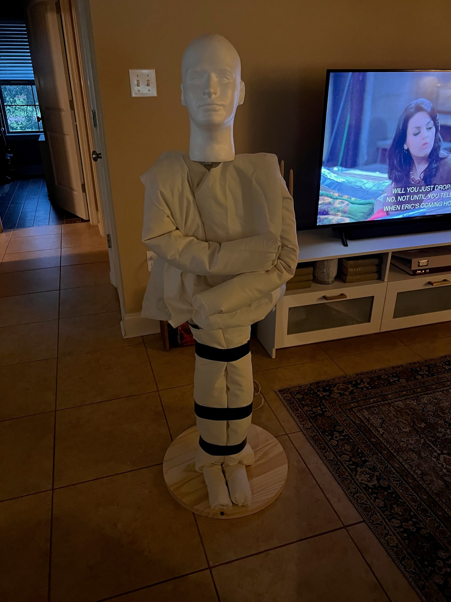 DIY Life-Sized Mummy for Halloween – the thrift whisperer