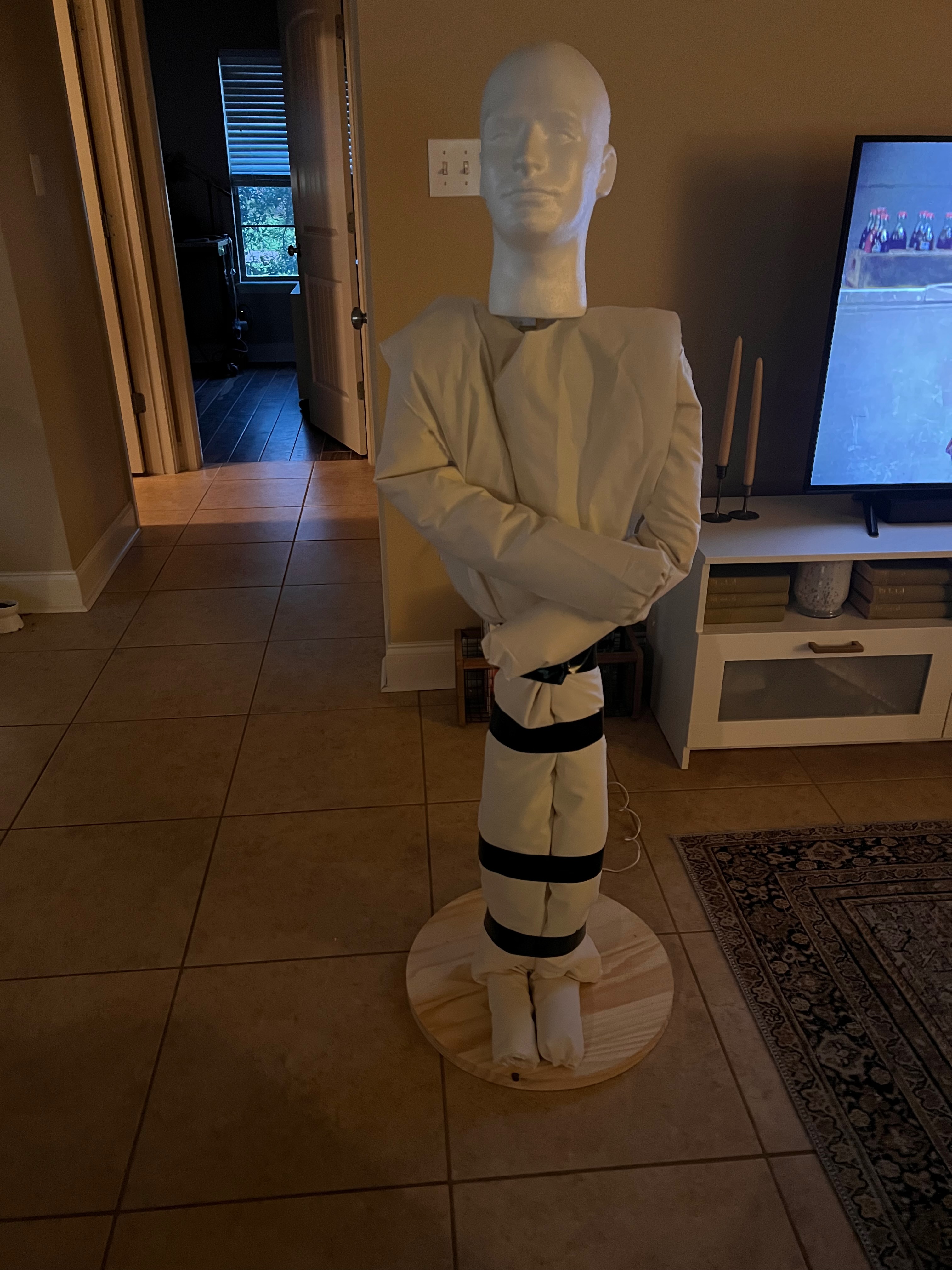 DIY Life-Sized Mummy for Halloween – the thrift whisperer